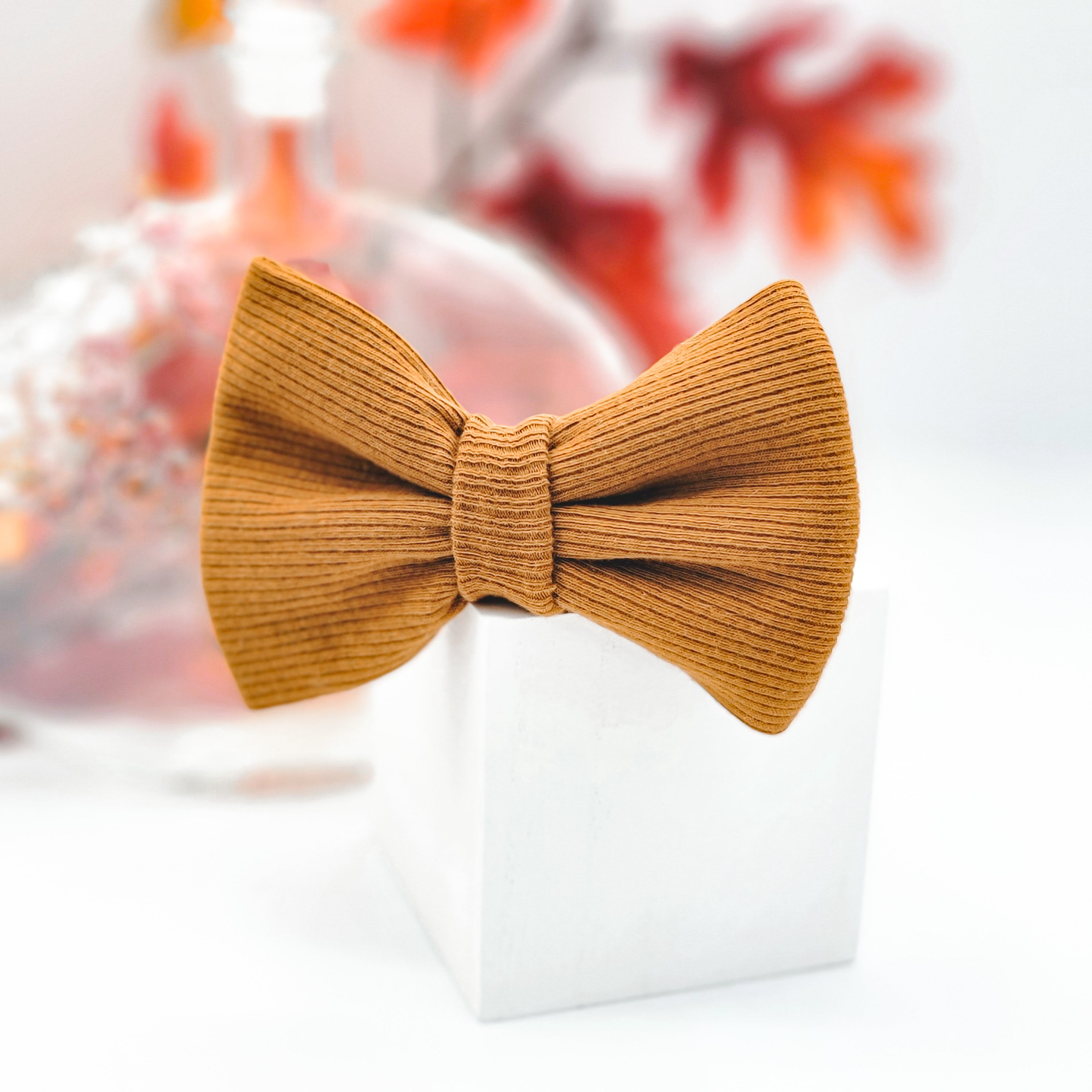 Maple Leaf Bowtie – Three Paws